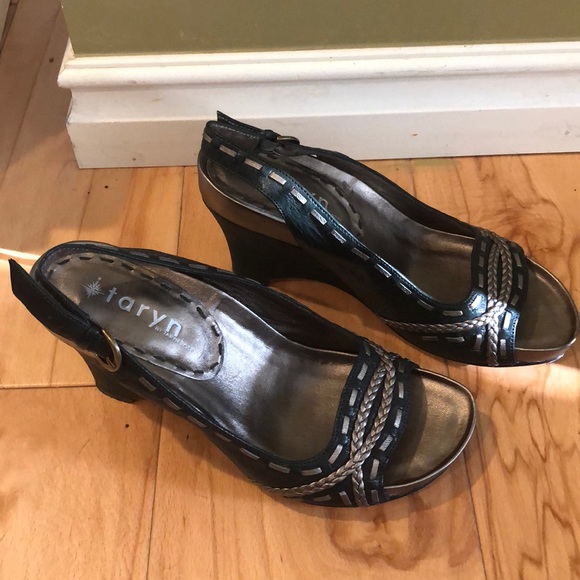 Taryn Rose | Shoes | Gently Worn Taryn Rose Sandals | Poshmark